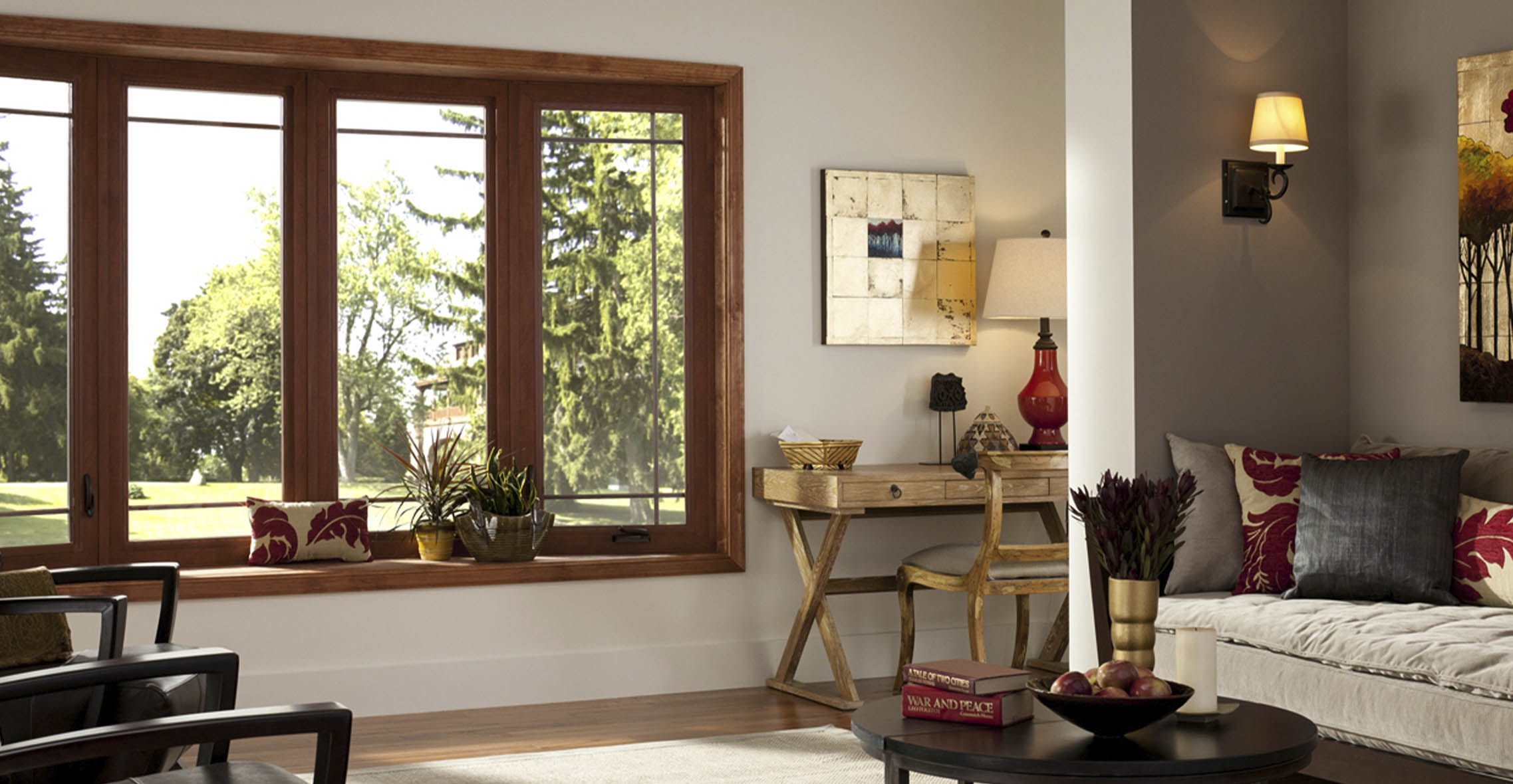 Cherry woodgrain bow window - Simonton